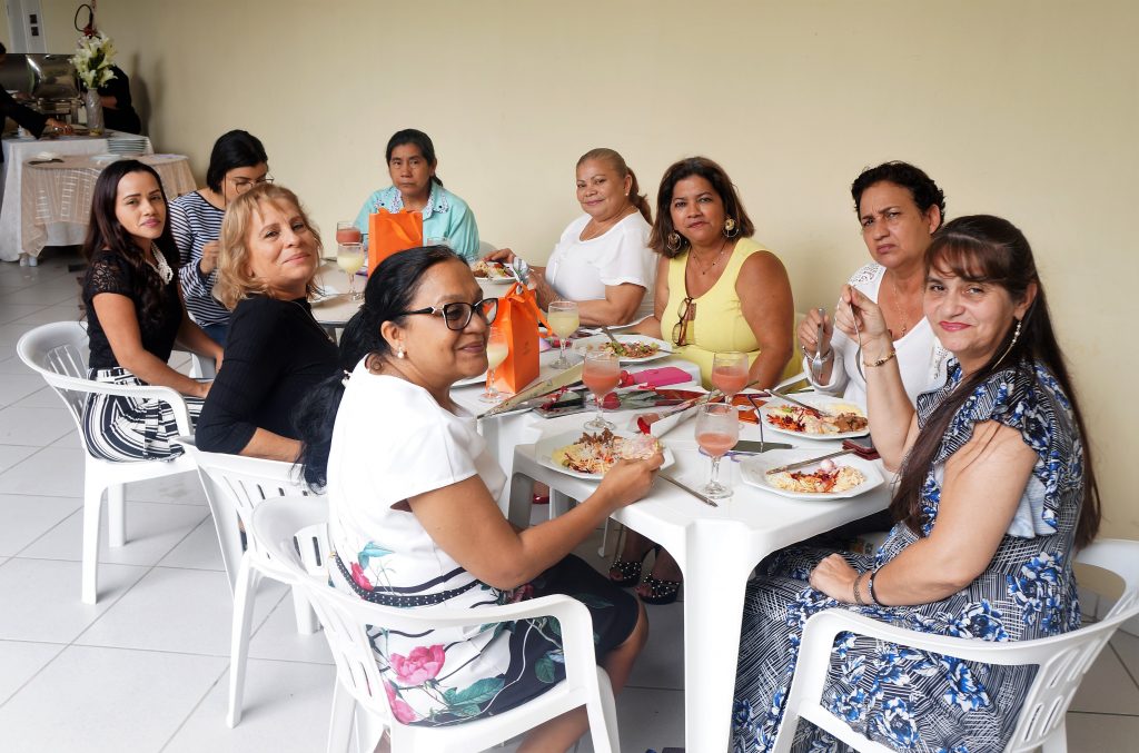 PGE-AM presta homenagem às mães - PGE-AM