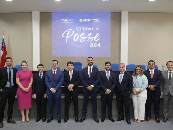 PGE-AM empossa novos procuradores e servidores - PGE-AM
